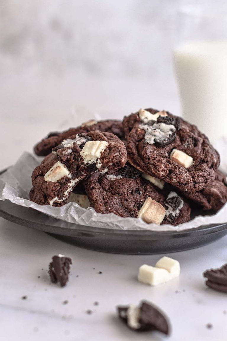 Double chocolate oreo cookies - Emma Bakes - Elevate This